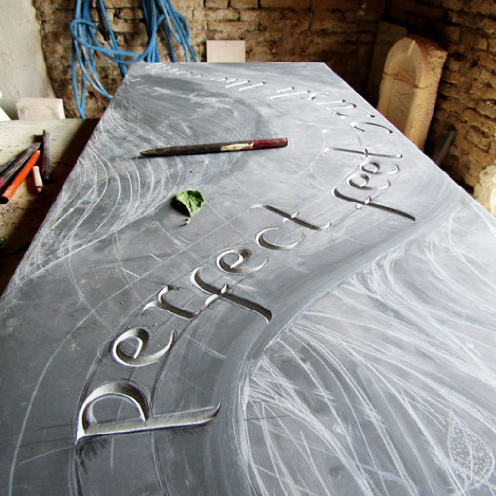 Sculpture sur Pierre Art Funéraire