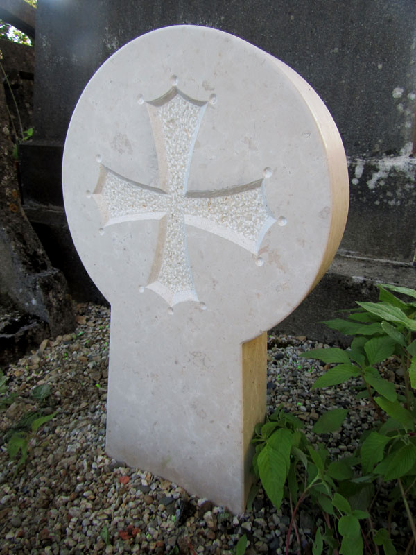 stèle basque artisanal en taille de pierre - Sculpture sur Pierre